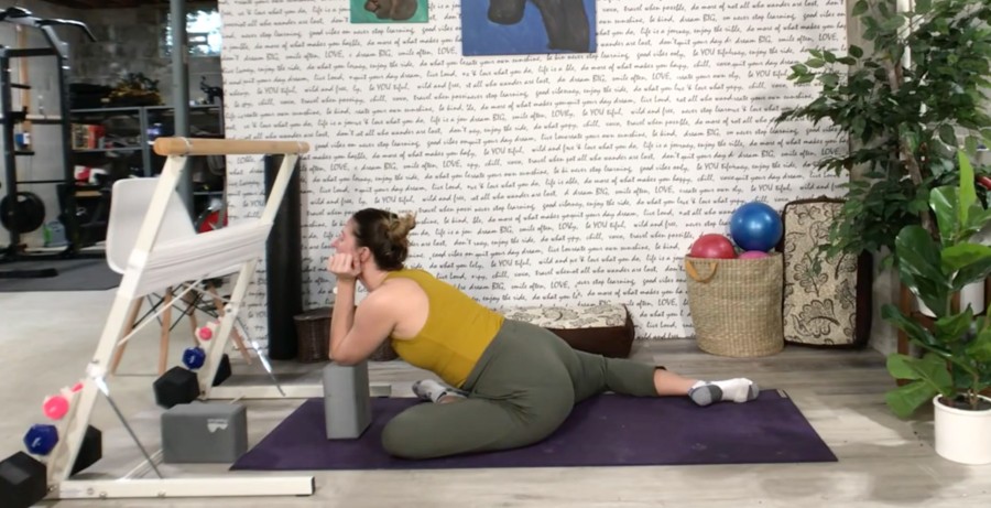 Quickie Hip Yoga Flow with Callie - Tuck Barre & Yoga