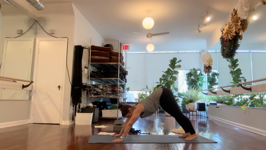 30 for 30 Challenge: Quickie Yoga with Amy - 4 - Tuck Barre & Yoga